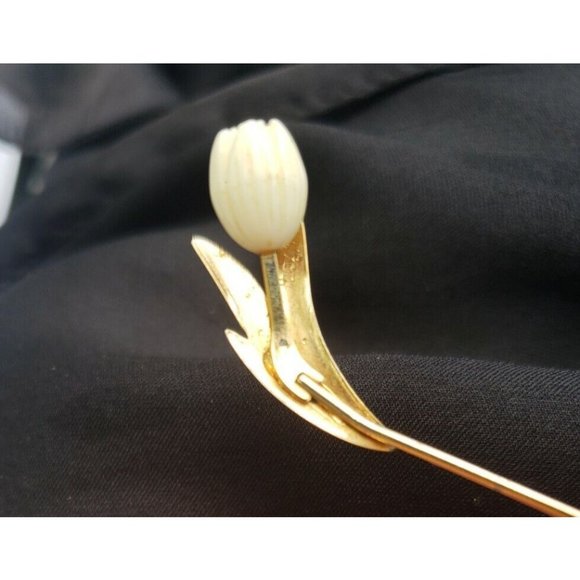 Avon | Jewelry | Vintage Avon Brooch Pin Graceful Tulip Goldtone 98s ...